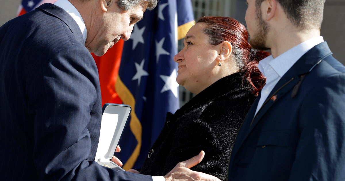 Kerry honors guard killed in U.S. Embassy attack - CBS News
