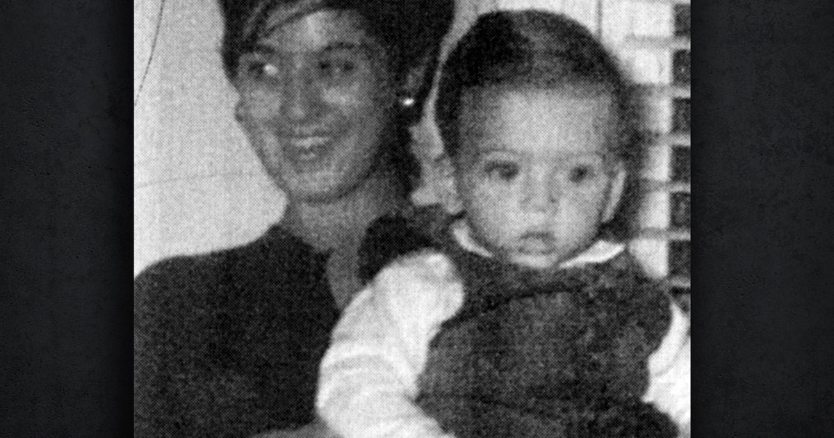 Hit man John Veasey: mama's boy? - CBS News