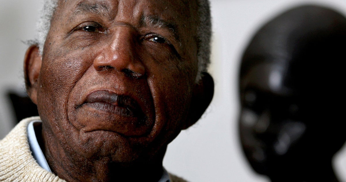 Celebrated Nigerian writer Chinua Achebe dies at 82 - CBS News