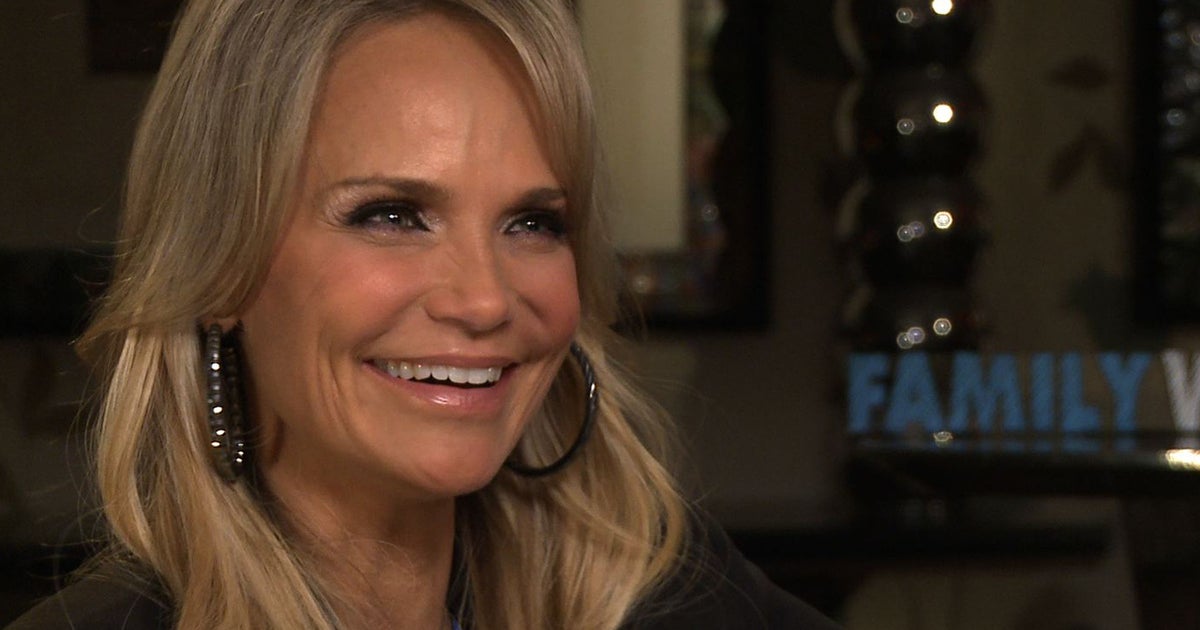 Kristin Chenoweth, Olesya Rulin share a "Family Weekend" - CBS News