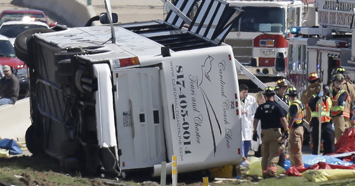 Bus crash kills 2, injures dozens near Texas airport - CBS News