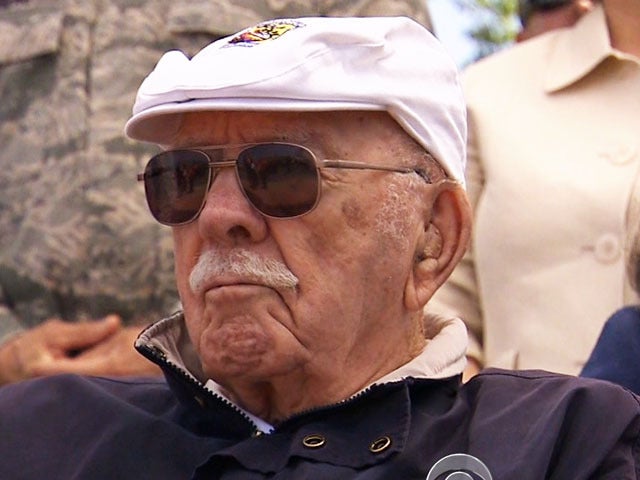 Crowds line up to meet Doolittle's Raiders for last time - CBS News