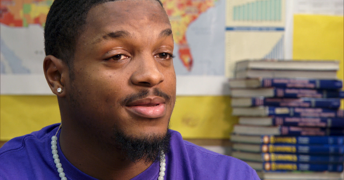 Prom night brings out kindness at a Texas high school - CBS News