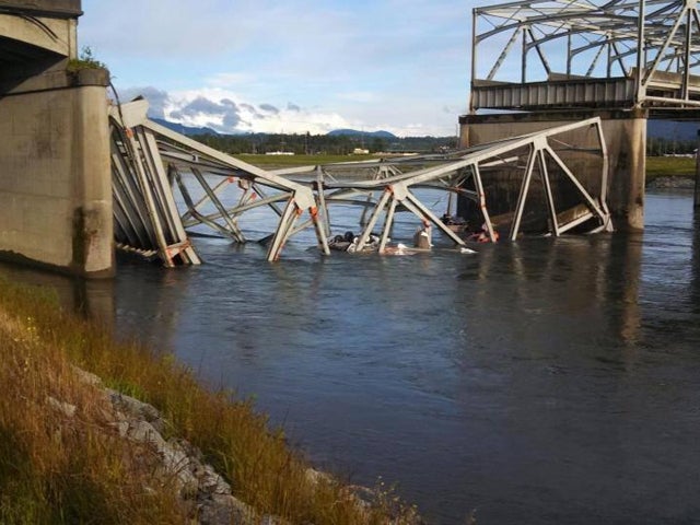 Washington state bridge collapses