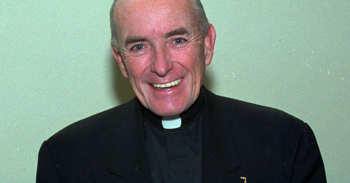 Outspoken cleric, author Rev. Andrew Greeley dies - CBS News