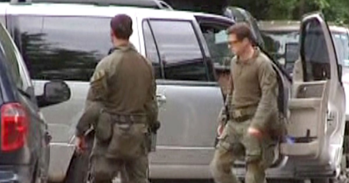 Texas couple blames each other for ricin-laced letters - CBS News