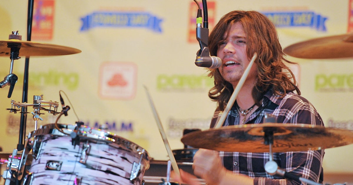Zac Hanson and wife expecting third child - CBS News
