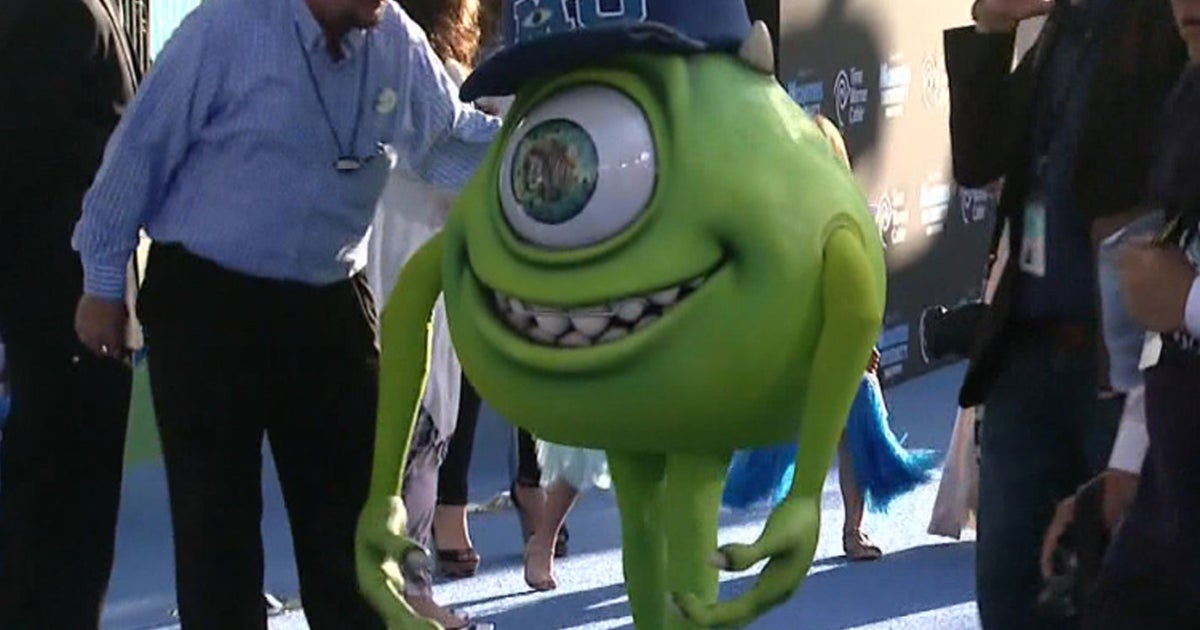 Crystal, Moynihan attend "Monsters University" premiere - CBS News
