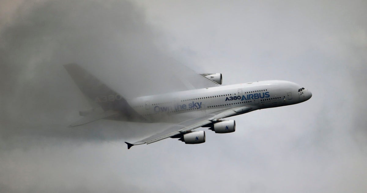 On home turf show, Airbus steals Boeing's thunder - CBS News