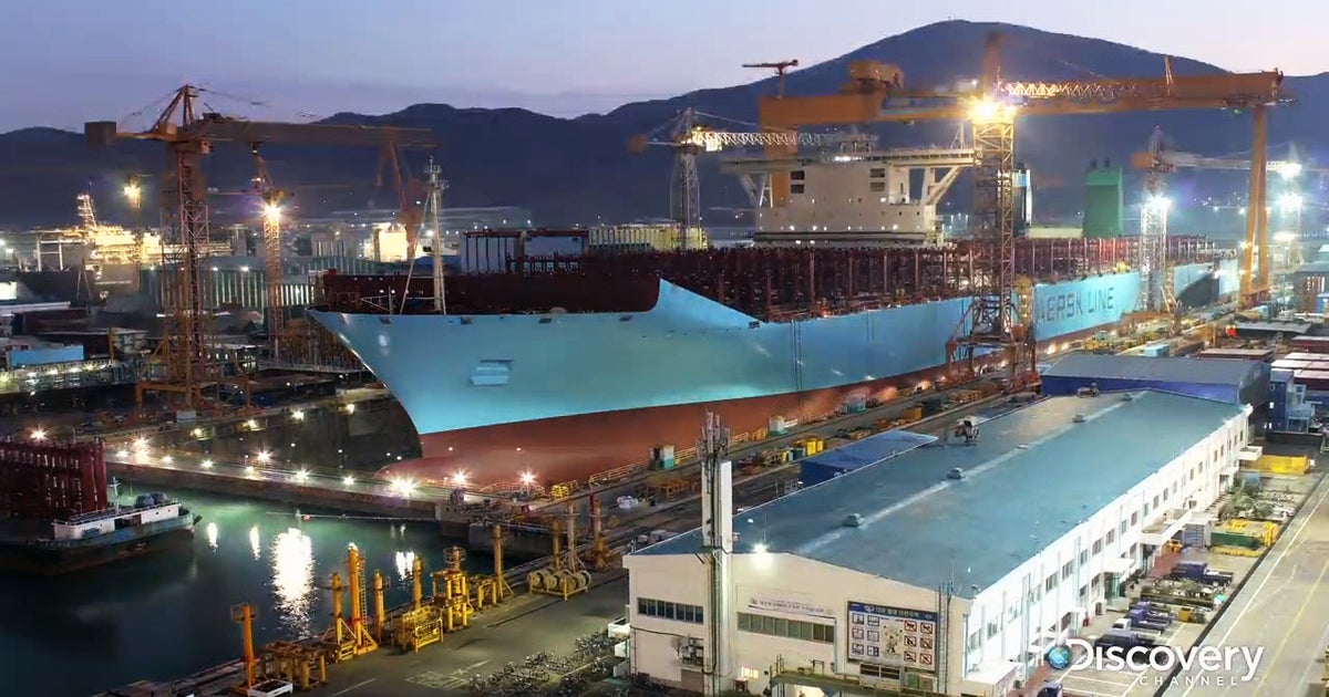 Time Lapse: Building the world's largest ship - in 76 seconds - CBS News