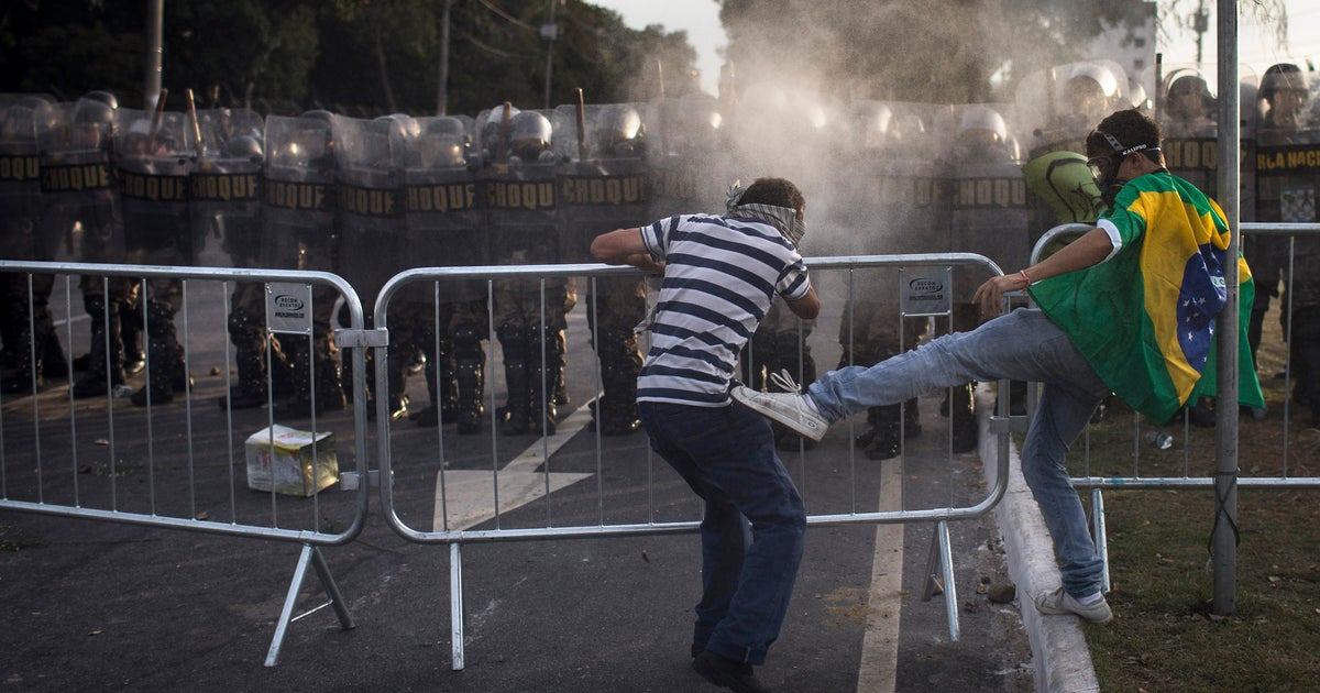 Brazil: 250K protest against govt corruption - CBS News