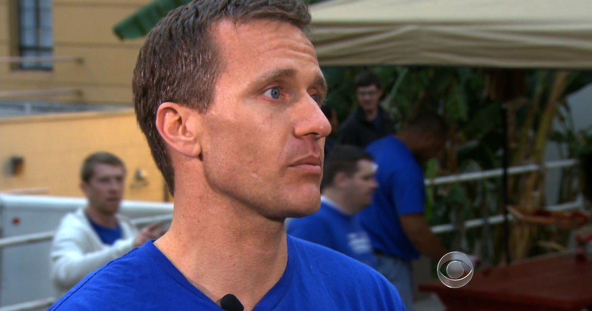 Volunteer service gives vets a second purpose - CBS News