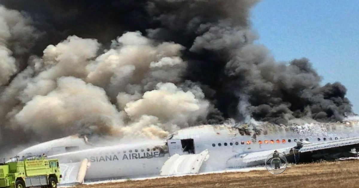 Asiana Flight 214 first responder, survivor recount crash - CBS News