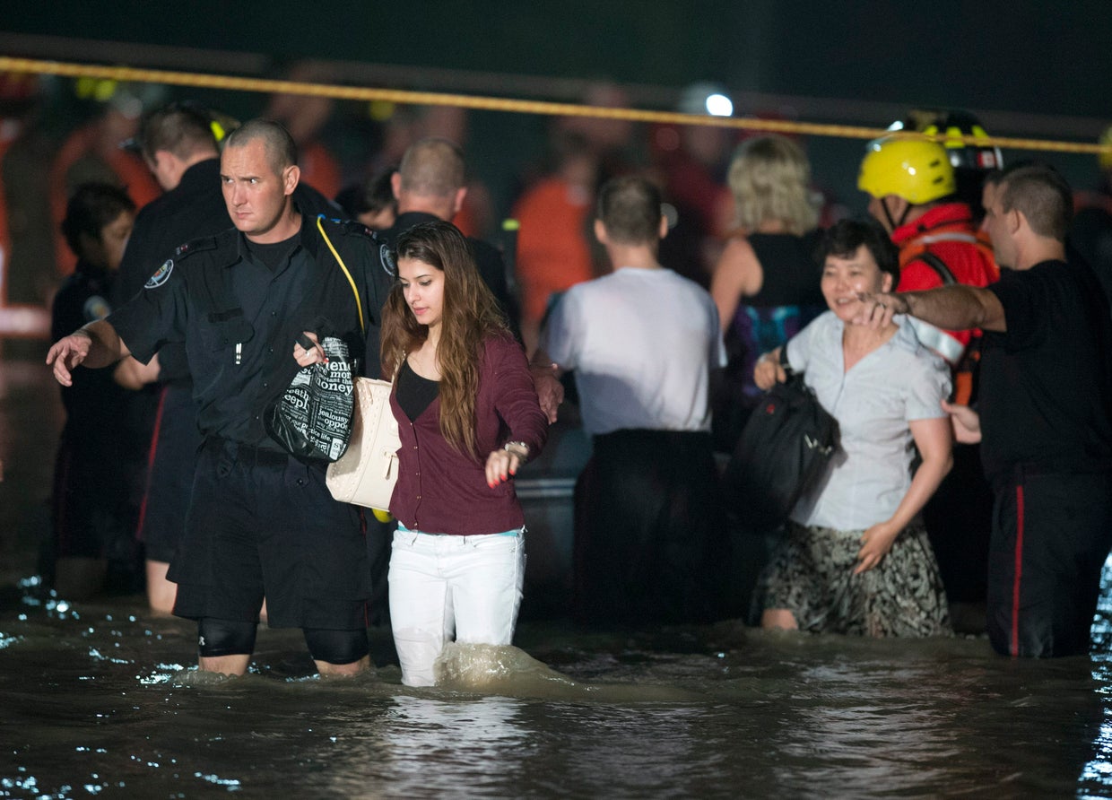 Flash floods swamp Toronto