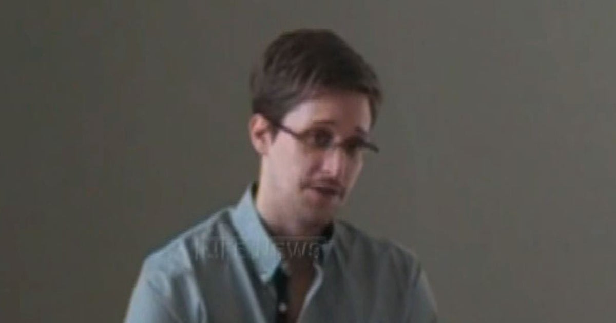Snowden officially asks for asylum in Russia - CBS News