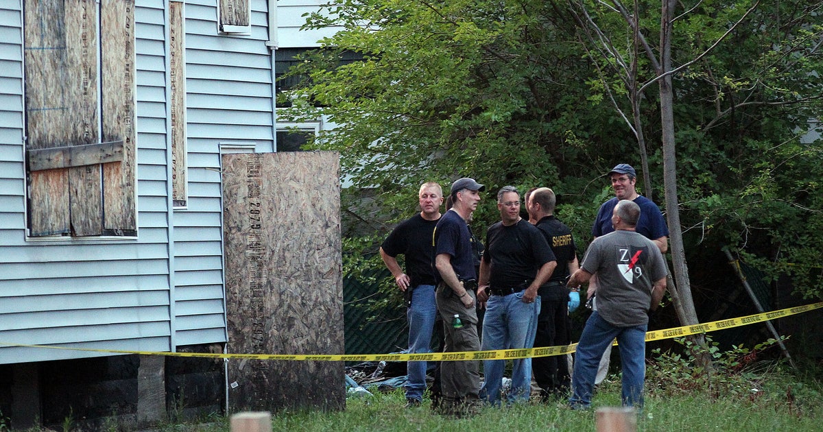 1 of 3 East Cleveland victims identified - CBS News