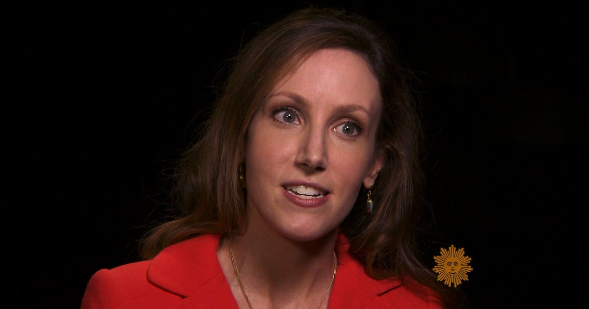 Author Marisha Pessl takes novel approach with new thriller - CBS News