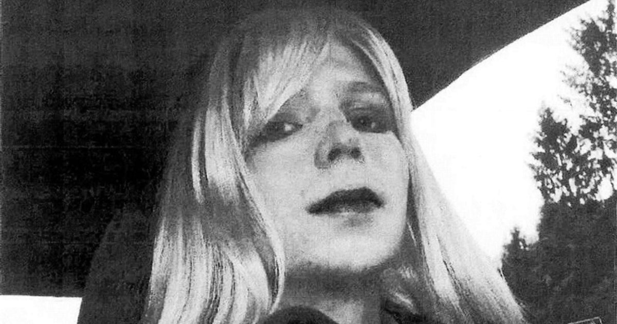 Chelsea Manning one step closer to making transition to a woman - CBS News