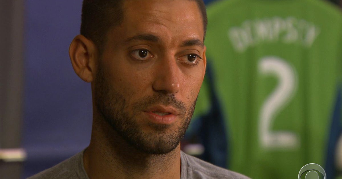 U.S.-born soccer star Clint Dempsey comes home from Europe - CBS News