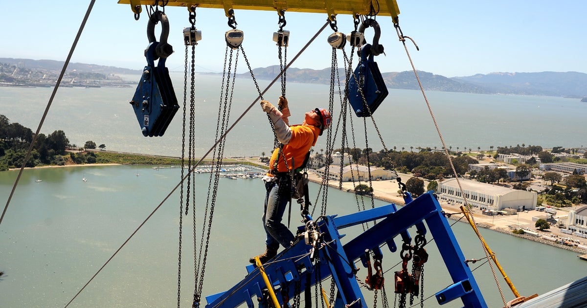 Photographing the labor of bridge builders
