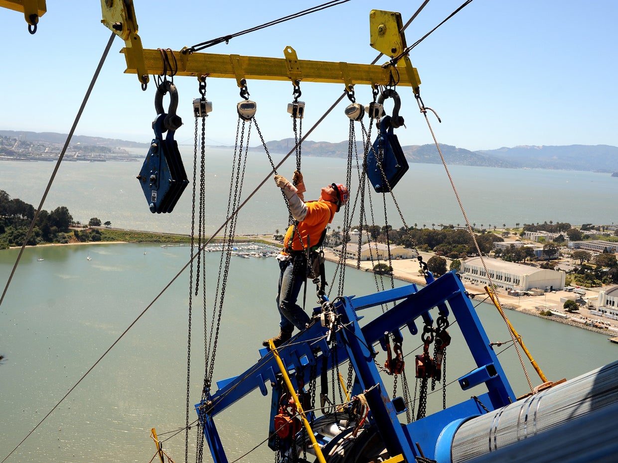 Photographing the labor of bridge builders