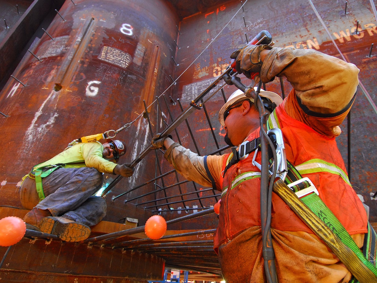 Photographing the labor of bridge builders