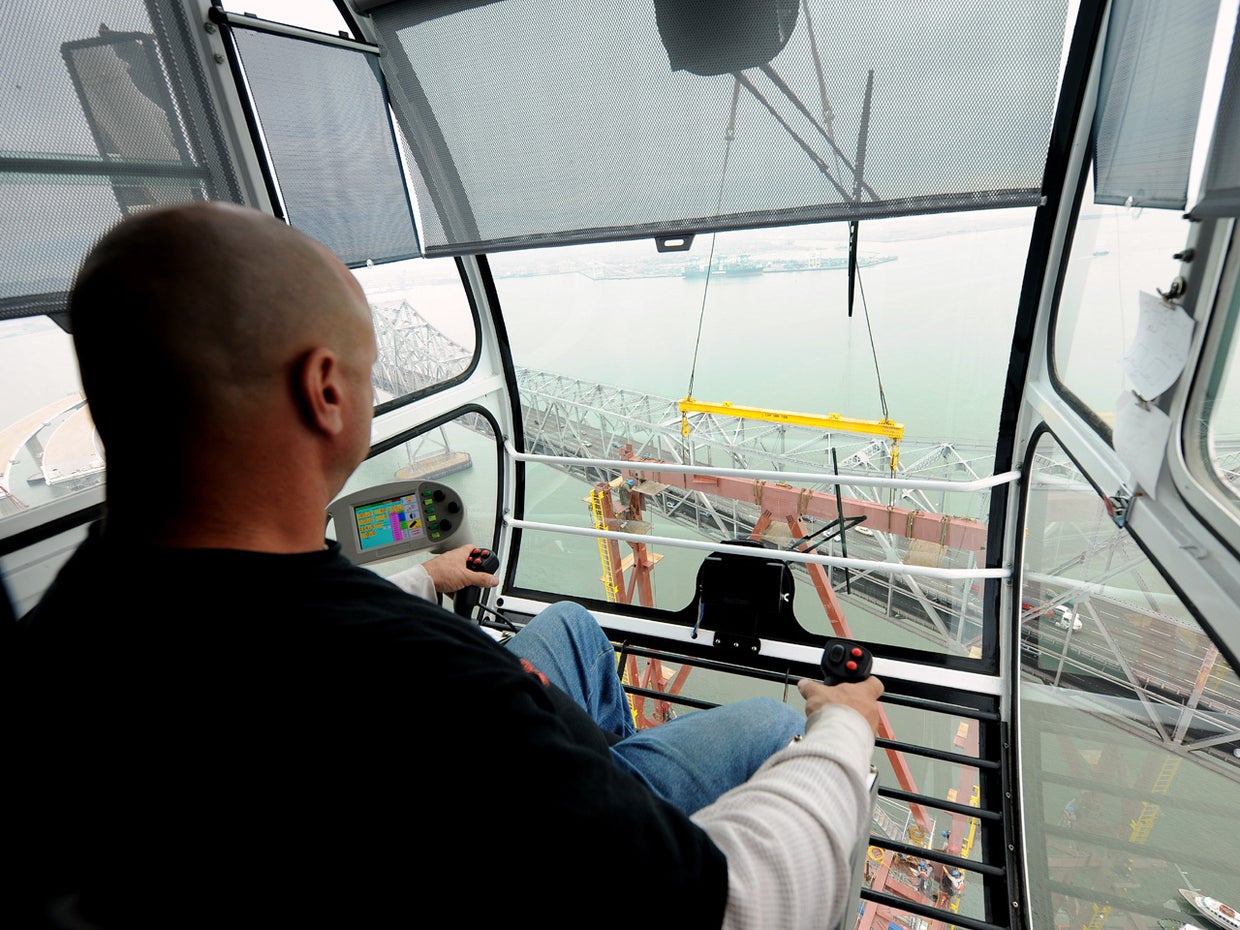 Photographing the labor of bridge builders