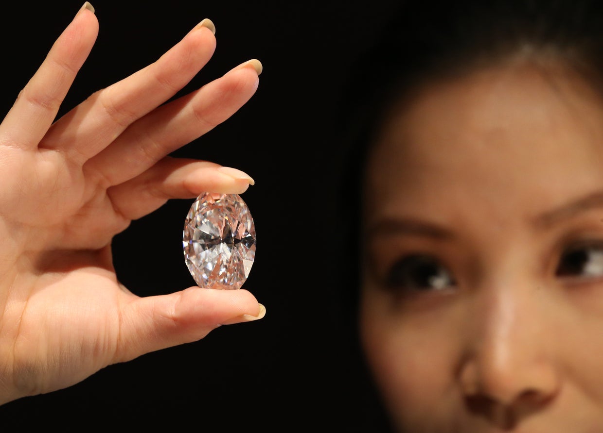 Massive flawless diamond goes to auction