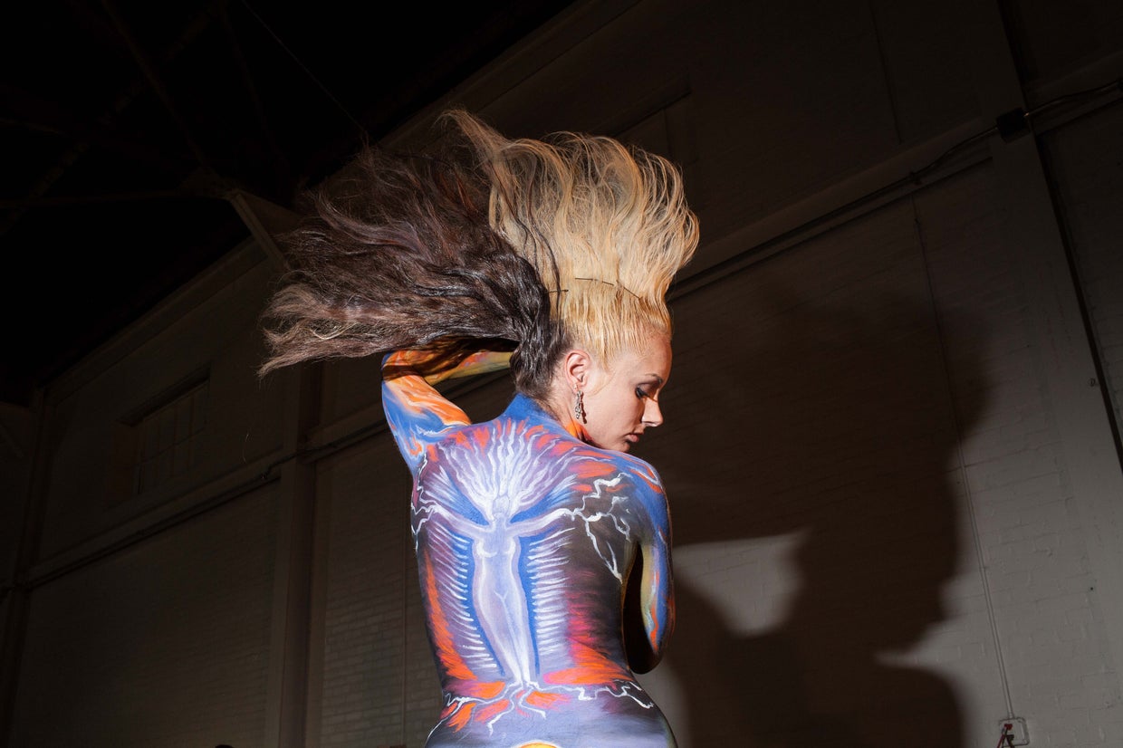 Painting a human canvas