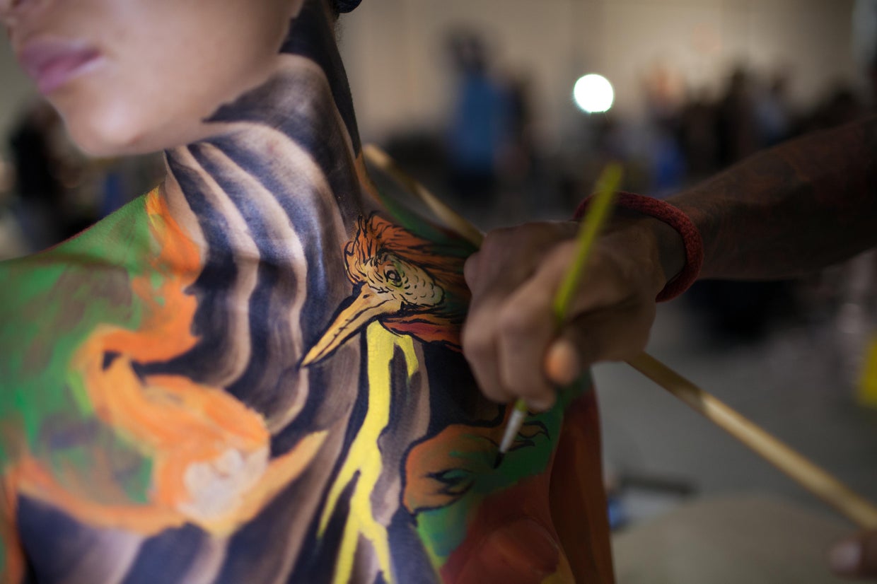 Painting a human canvas
