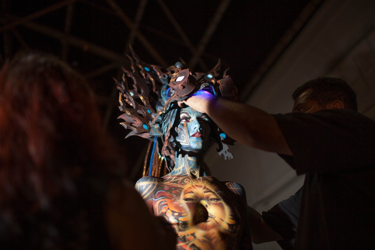 Painting a human canvas