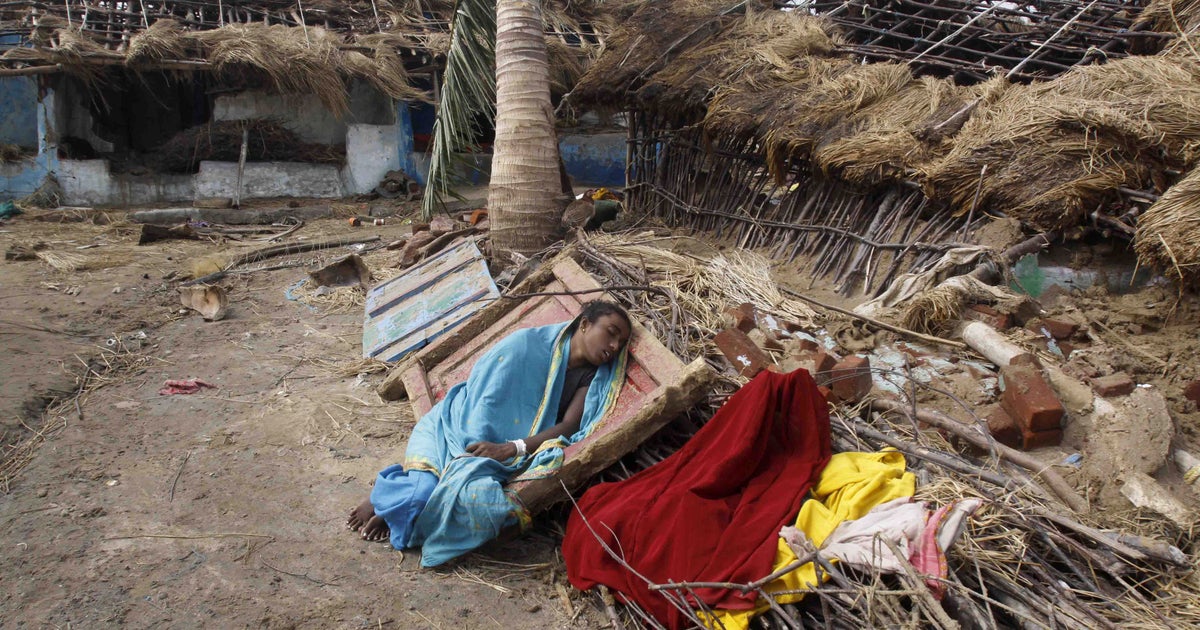 Indian officials say few deaths in massive cyclone - CBS News