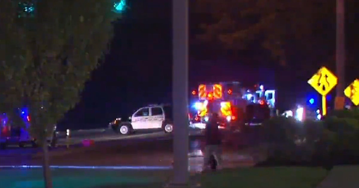 6 killed, officer hurt in crash near Ohio capital - CBS News