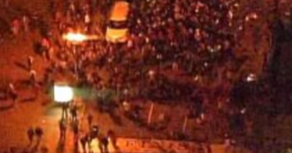 Boston Red Sox fans play it cool, scattered arrests in city, more on ...