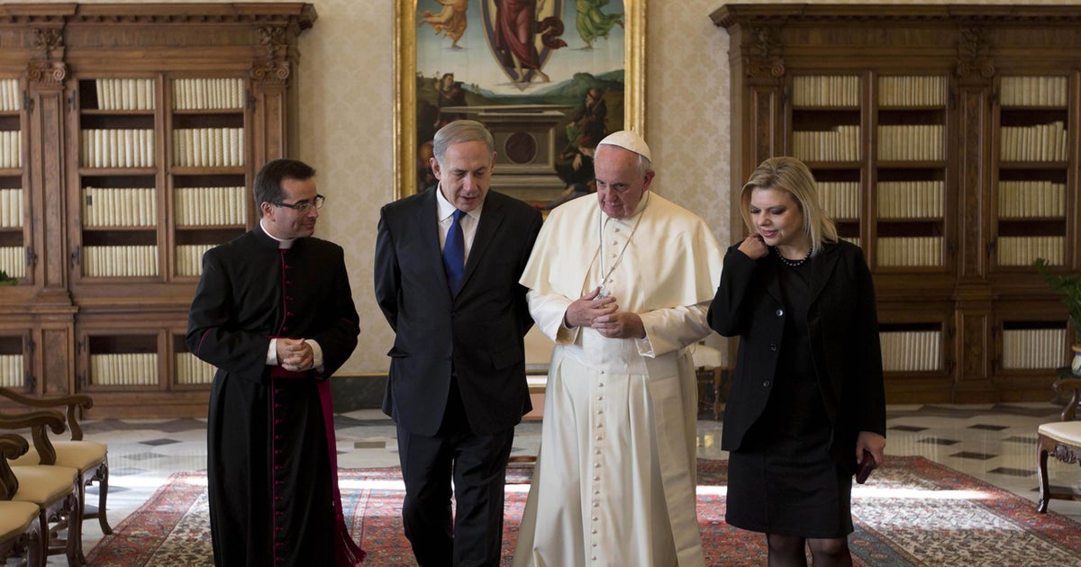 Israeli PM Benjamin Netanyahu gives Pope Francis his dad’s Inquisition ...