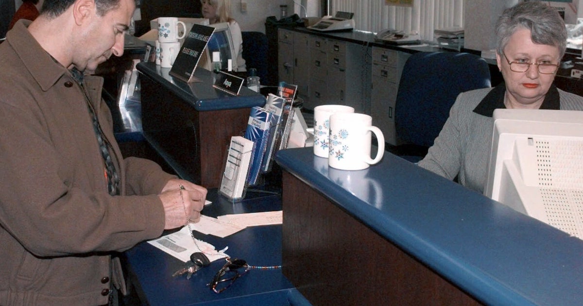One-third of bank tellers rely on public assistance - CBS News