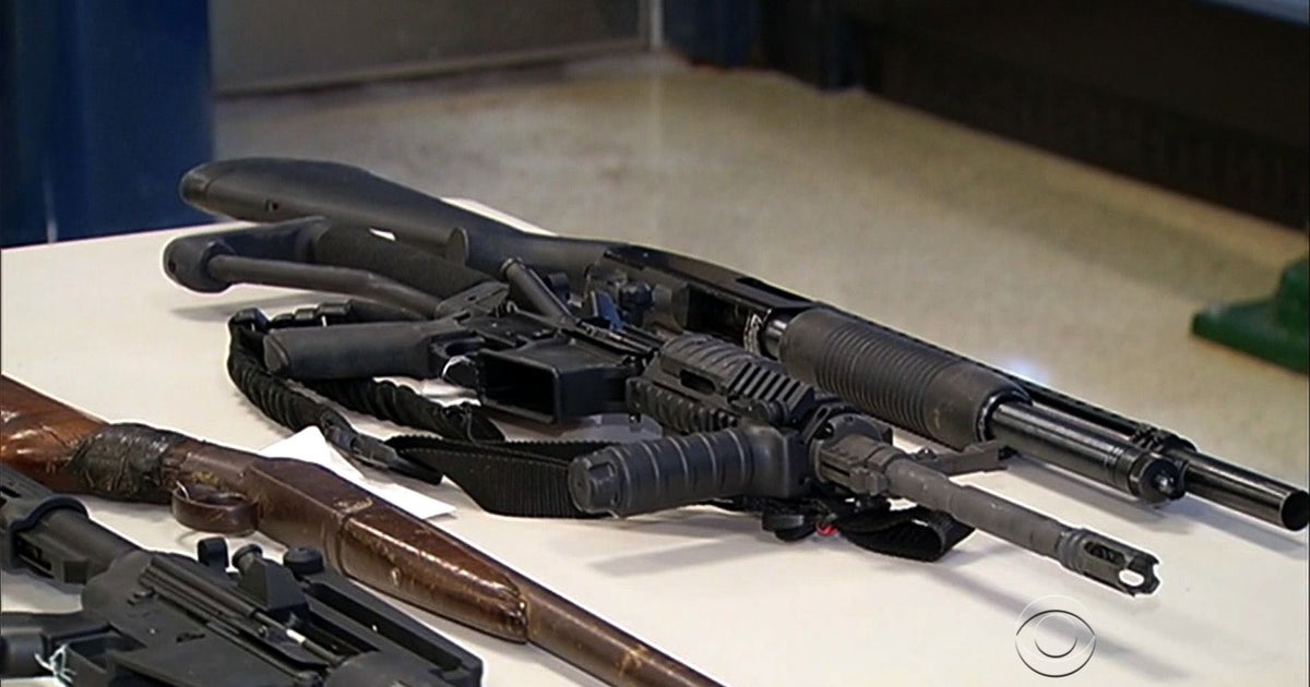 Chicago police seize guns to bring down crime rate - CBS News