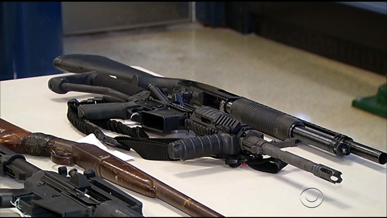 Chicago police seize guns to bring down crime rate - CBS News