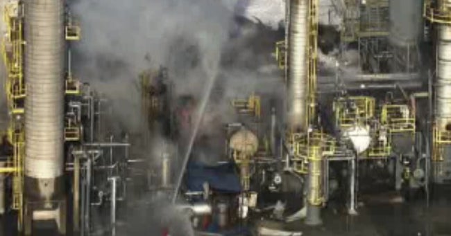 Explosion, fire at Illinois plant - CBS News