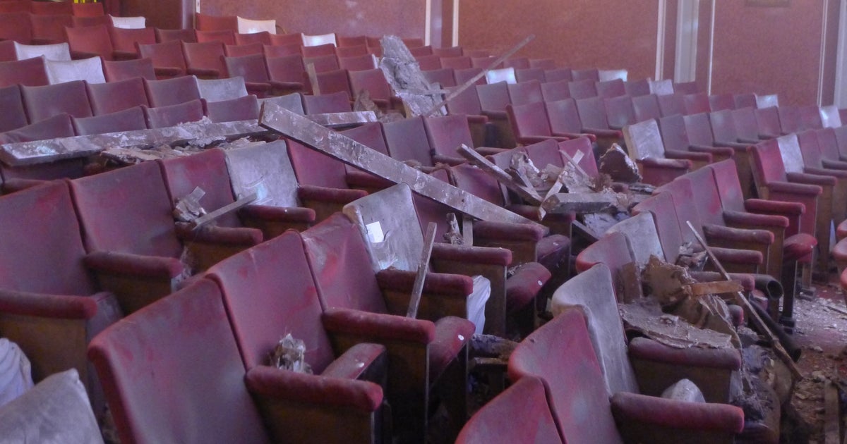 U.K. safety inspectors check all 52 London theaters after collapse ...