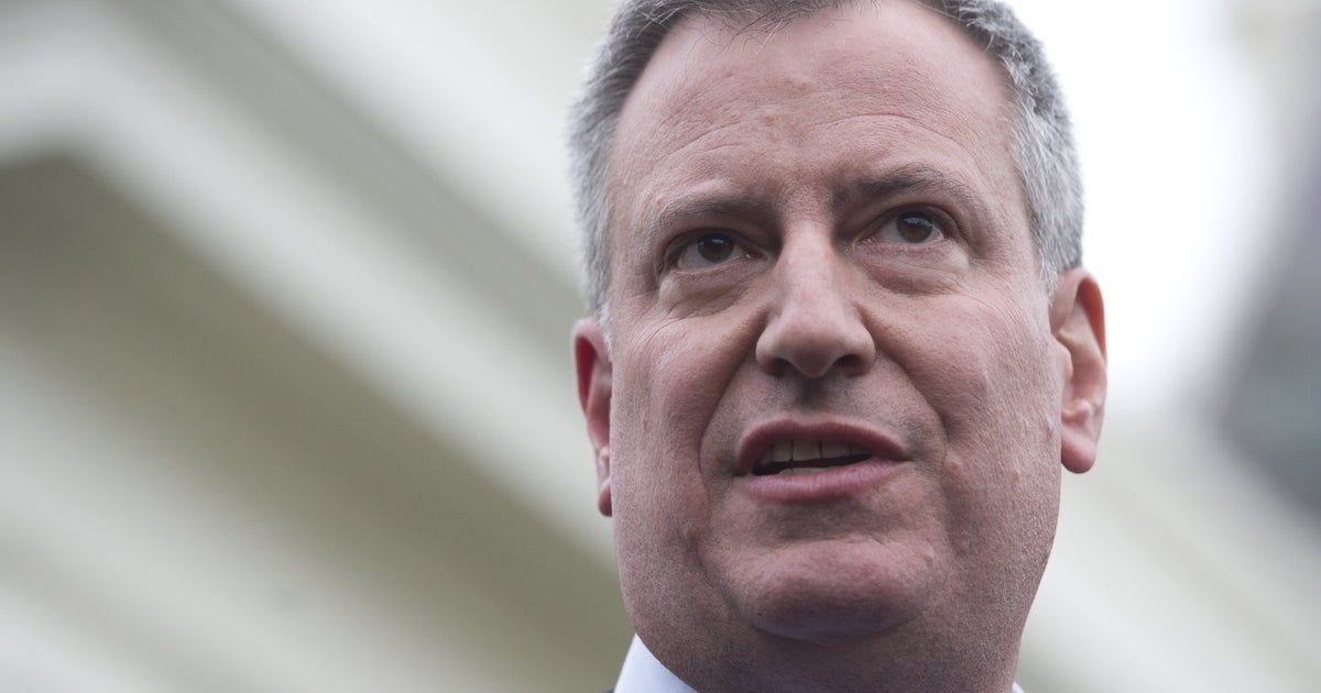 Bill Clinton to swear in Bill de Blasio as next NYC mayor - CBS News