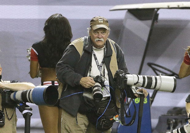 Chick-fil-A Bowl photographer Dave Martin collapses at game, dies - CBS ...