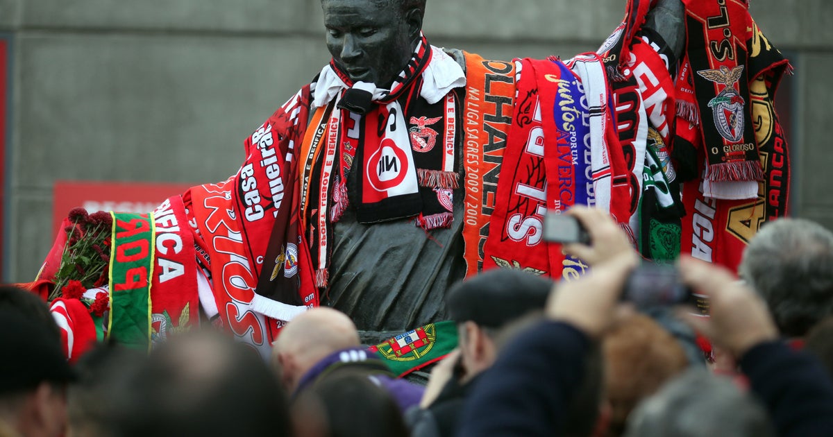 Soccer legend Eusebio dies at age 71 - CBS News