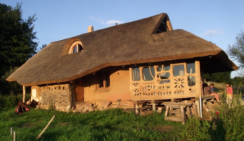Natural home building: 10 homes built by the earth