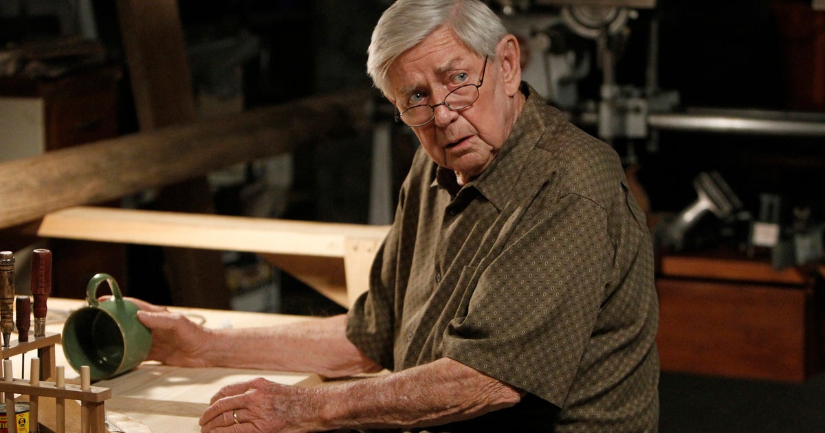 "Waltons" star Ralph Waite dies at 85 - CBS News