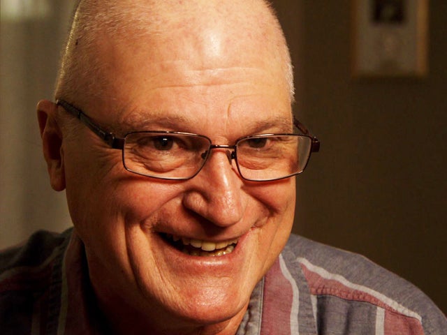 Nebraska hospital greeter helps fight cancer patients' despair - CBS News