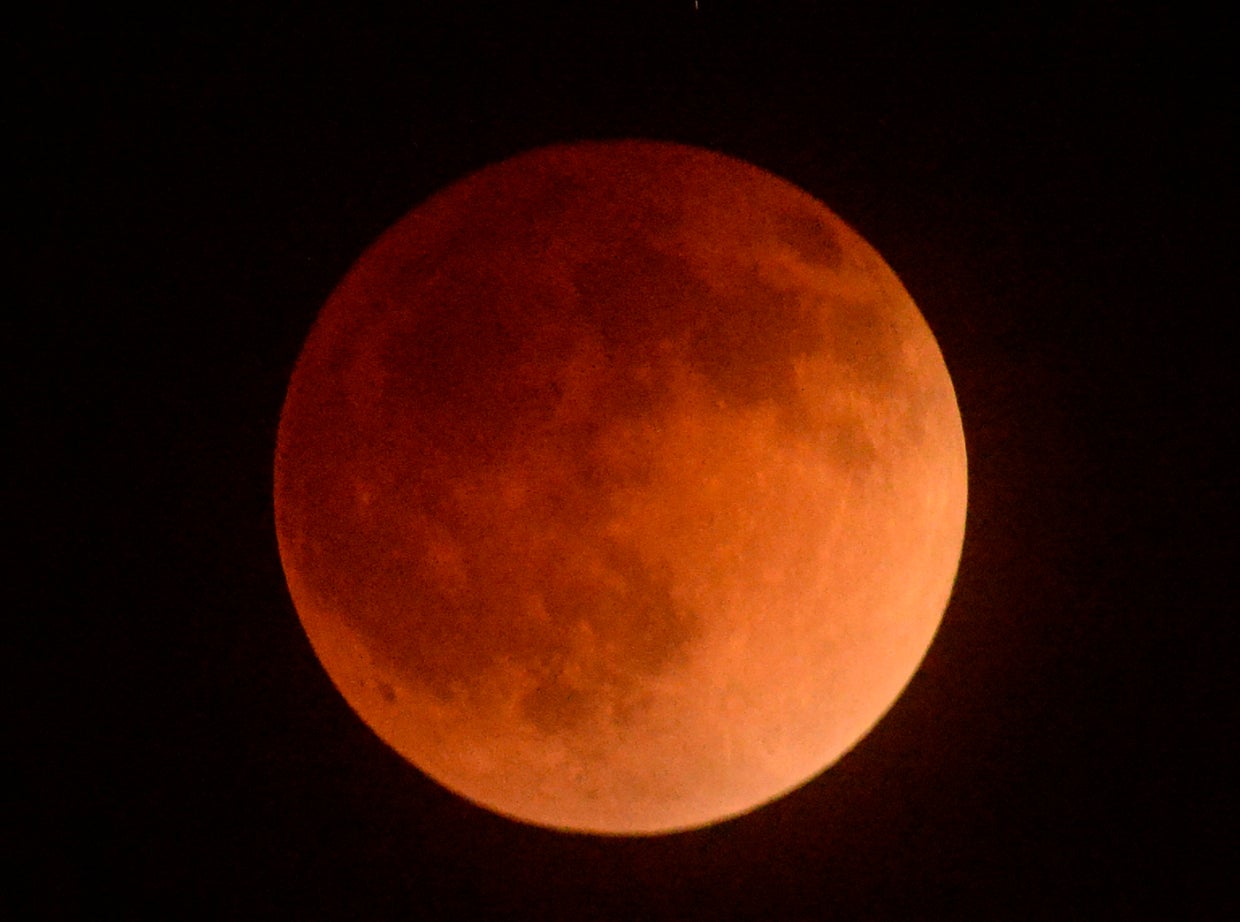 Spectacular views of the "Blood Moon"
