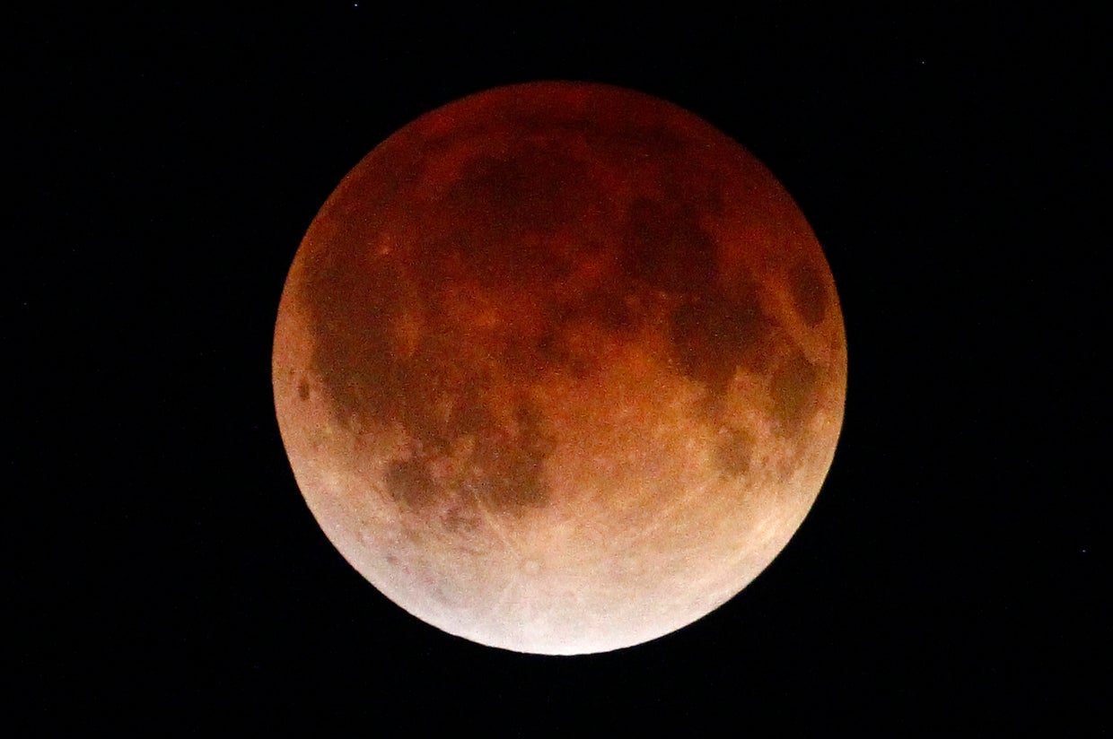 Spectacular views of the "Blood Moon"