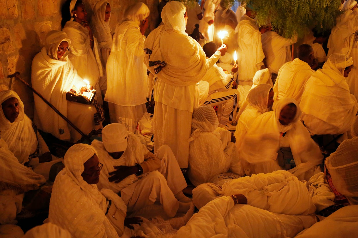 Thousands attend holy fire ceremony