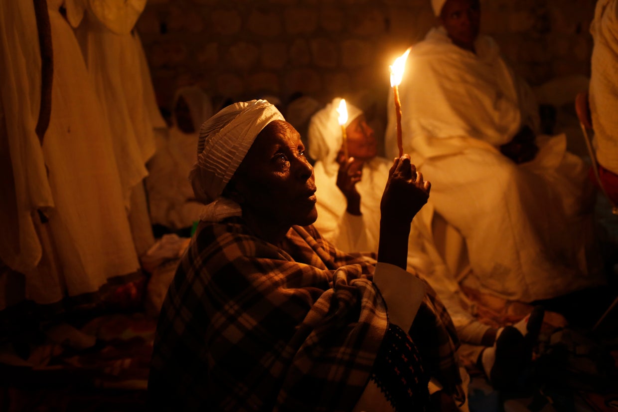 Thousands attend holy fire ceremony